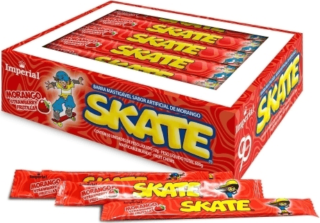 BALA MASTIGAVEL SKATE SABOR MORANGO COM 50 UNIDADES IMPERIAL - Doces Vaz